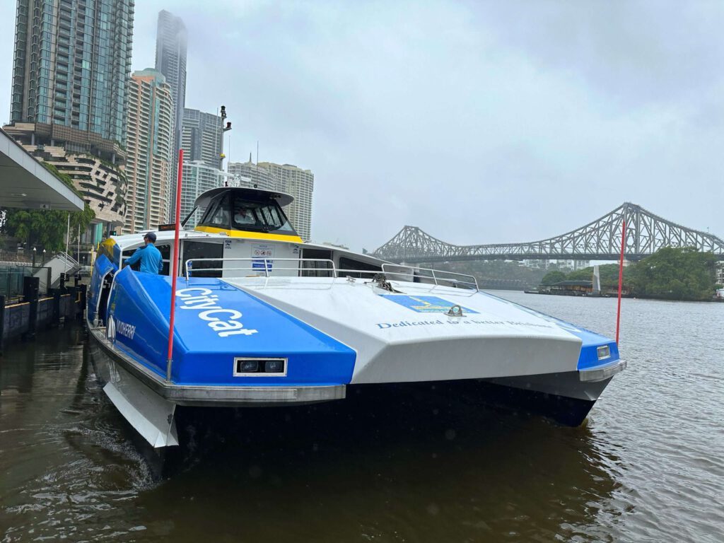 Kostenlos mit dem Boot durch Brisbane - Colorfulcities.de